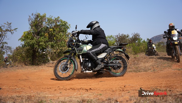 Reise Moto TrailR Tyre Review | रोड में जबरदस्त पकड़, क्वॉलिटी नहीं ...