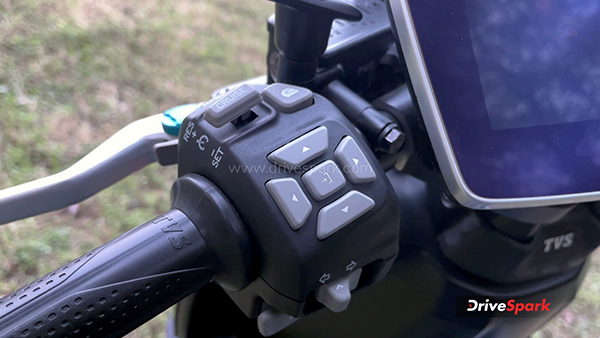 TVS X Review: जल्द ही TVS X की डिलीवरी भी शुरु हो जाएगी। हालांकि स्कूट ...