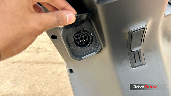 Ather Rizta Review : Ather Rizta फैमिली Electric Scooter में क्या खास ...