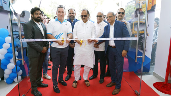 Piaggio India Opens New 3-Wheeler Showroom In Pune : Piaggio ने पुणे ...