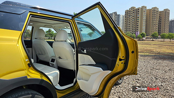 Mahindra XUV 3XO Electric Variant to Launch Soon: जल्द इलेक्ट्रिक ...