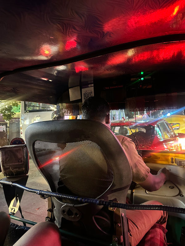 Bengaluru Auto Driver Uses Office Chair as Driving Seat : Bengaluru ने ...