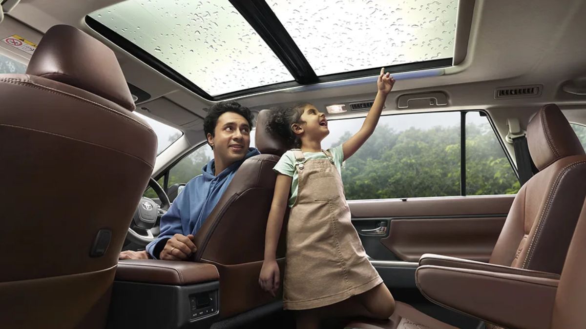 Innova Hycross और Urban Cruiser Hyryder की दम पर Toyota ने की बंपर सेल ...