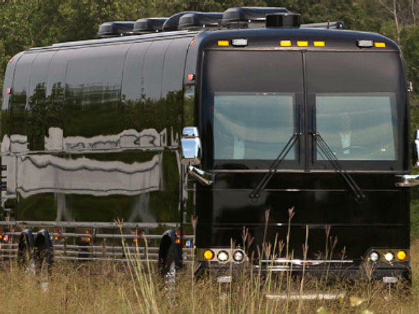 US President | Barack Obama Bus | Worth $1.1 Million | Bullet Proof ...