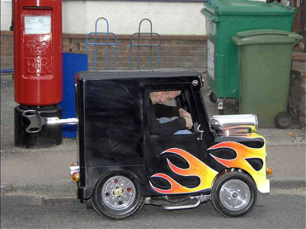 World's Smallest Car | Wind-Up - DriveSpark