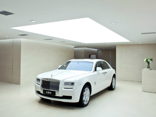 Rolls Royce | World's Largest RR Showroom - DriveSpark News