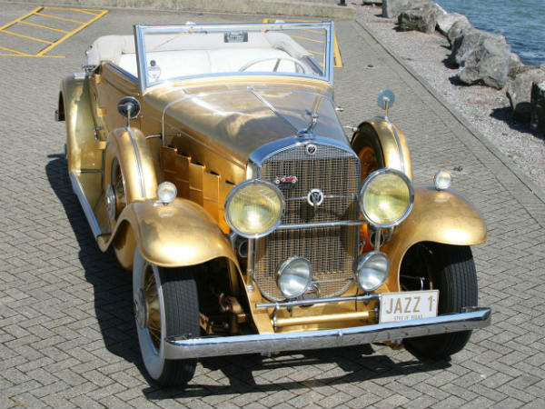 Liberace’s Gold Plated Cadillac To Be Auctioned - DriveSpark