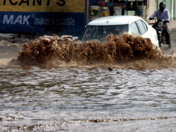 Monsoon Driving Tips - Stay Safe During The Rains - DriveSpark News