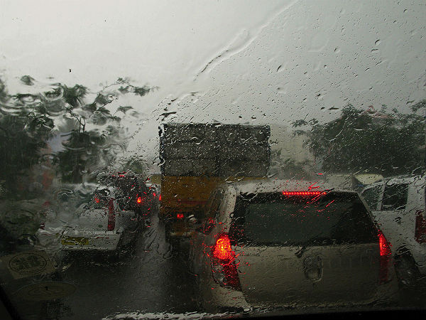 Monsoon Driving Tips - Stay Safe During The Rains - DriveSpark News