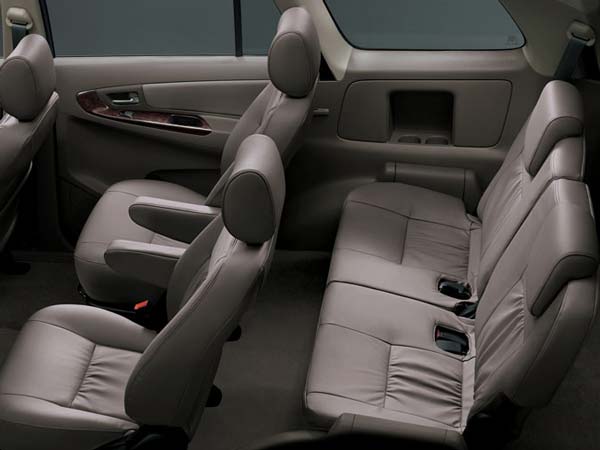 New Toyota Innova Crysta vs Old Toyota Innova: Specs, Prices ...