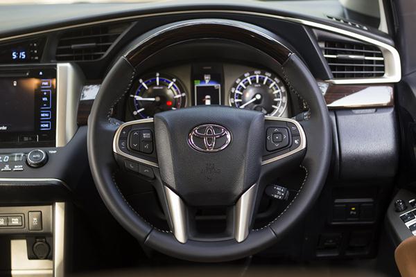 Toyota Innova Crysta Automatic Test Drive Review - DriveSpark Reviews