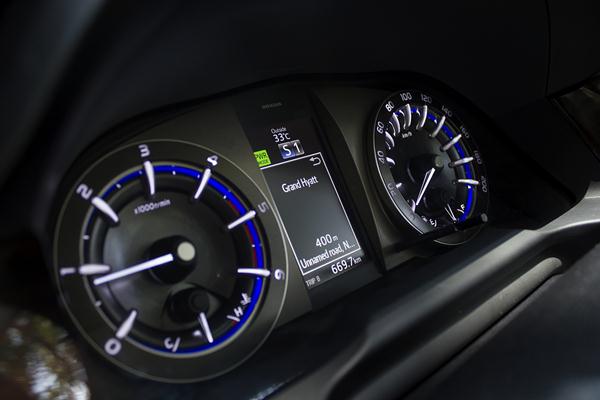 Toyota Innova Crysta Automatic Test Drive Review - DriveSpark Reviews