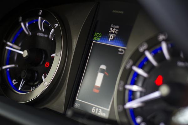 Toyota Innova Crysta Automatic Test Drive Review - DriveSpark Reviews