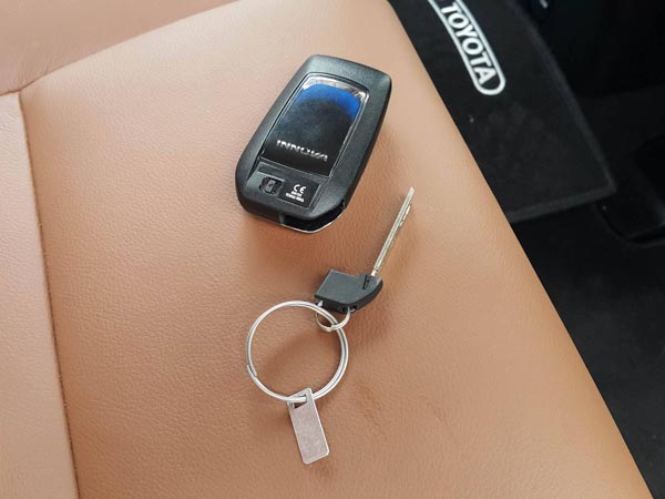 Toyota Innova Crysta Automatic Test Drive Review - DriveSpark Reviews