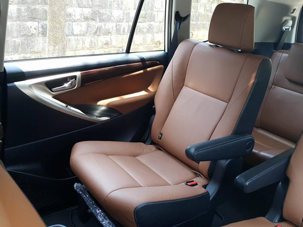 Toyota Innova Crysta Automatic Test Drive Review - DriveSpark Reviews