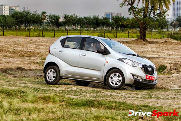 Datsun Redigo Review; First Look & Test Drive Report - DriveSpark Reviews