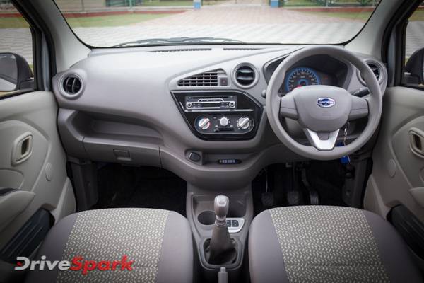 Datsun Redigo Review; First Look & Test Drive Report - DriveSpark Reviews