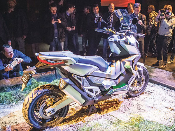 Honda Launches 750cc Adventure Scooter - DriveSpark News
