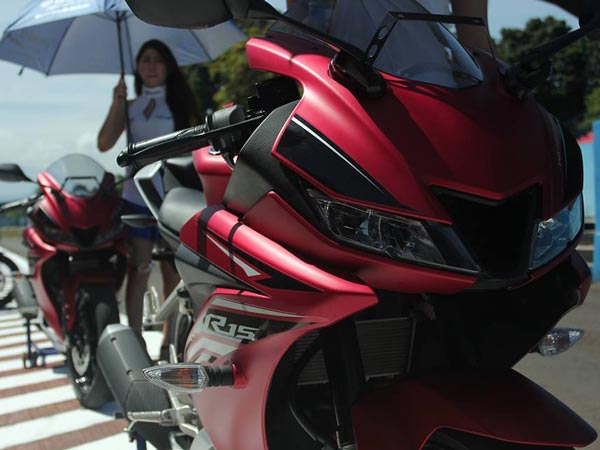 Yamaha R15 V3.0, The Most Powerful 150cc Motorcycle; Detailed ...