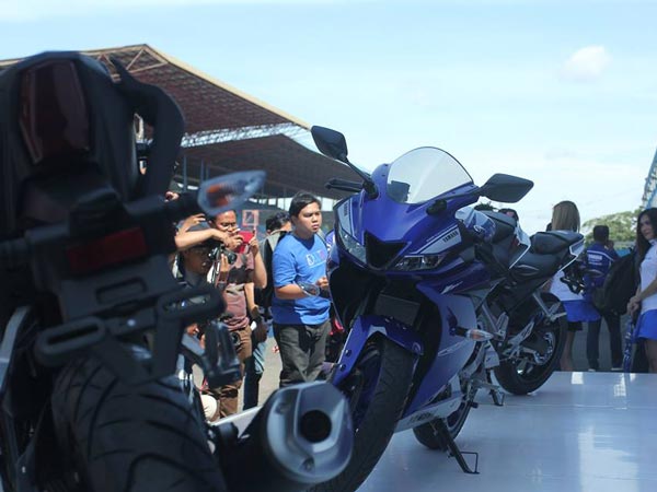 Yamaha R15 V3.0, The Most Powerful 150cc Motorcycle; Detailed ...