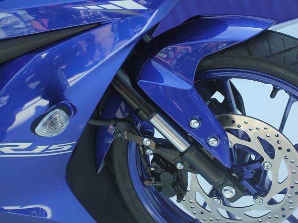 Yamaha R15 V3.0, The Most Powerful 150cc Motorcycle; Detailed ...