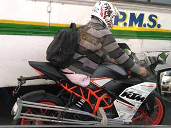 Man With Amputated Leg Rides KTM - DriveSpark