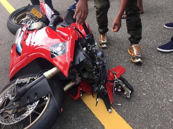 Ducati 1299 Panigale R High Speed Crash Video - DriveSpark