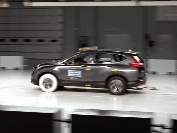 2017 Honda CR-V Receives Top Safety Ratings From IIHS - DriveSpark News