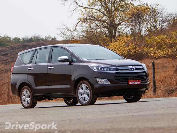 Overspeeding Toyota Innova Crysta Crashes Due To Narrow Bridge - DriveSpark