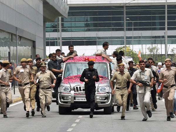 Narendra Modi’s BMW 7 Series And The Reason He Uses One - DriveSpark