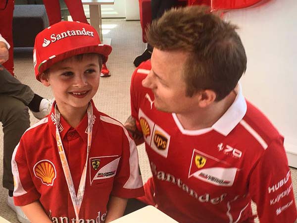 F1 Fan Thomas Danel Meets Kimi Raikkonen - DriveSpark
