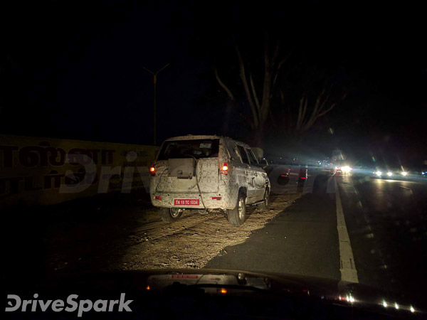 Mahindra TUV500 MPV Spied Testing - DriveSpark News