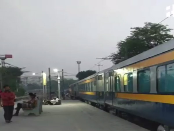 Tejas Express Mumbai Goa Luxury Train Service Starts - DriveSpark