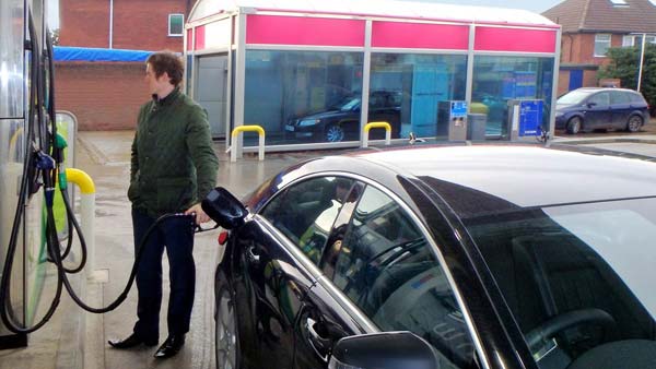 What Happens If You Refuel Your Car While The Engine Is Running ...