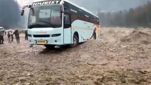 Manali Floods: Tourist Bus Falls Into Beas River — Watch The Shocking Video Of The Manali Bus ...