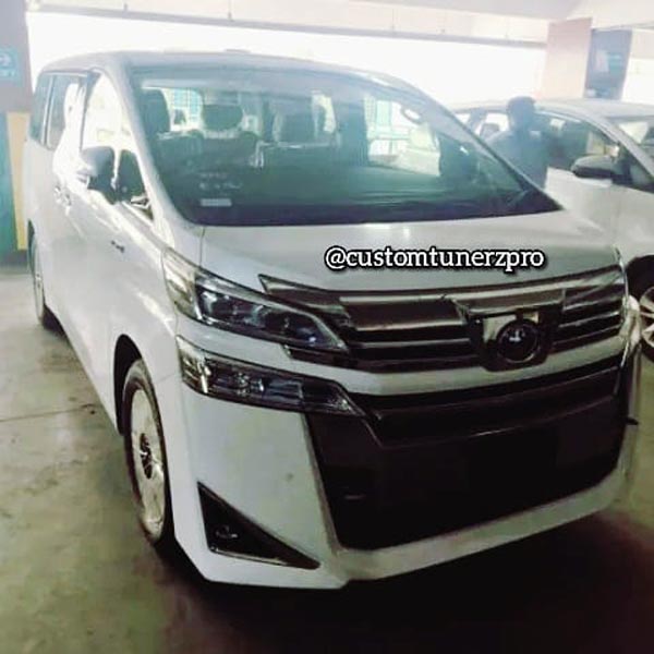 Toyota Vellfire MPV Arrives At Dealerships Ahead Of India Launch: Will ...