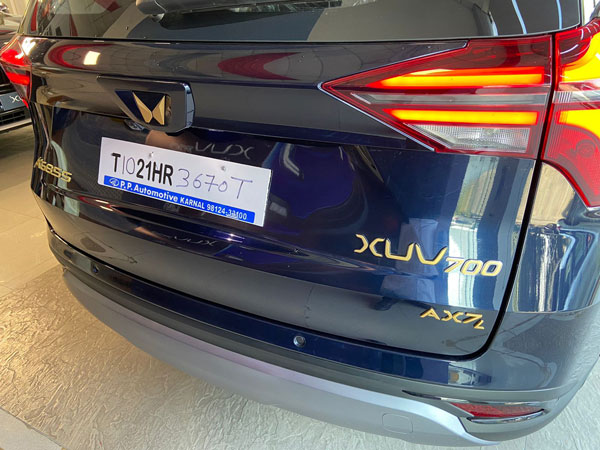 Mahindra XUV700 Gold Edition Delivered To Paralympic Gold Medalist ...