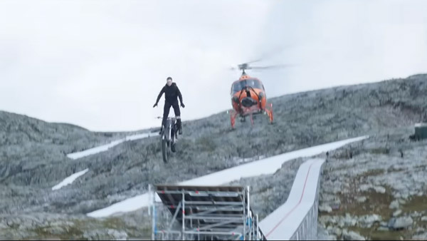 Tom Cruise Jumps A Bike Off A Cliff In The Biggest Stunt In The History ...