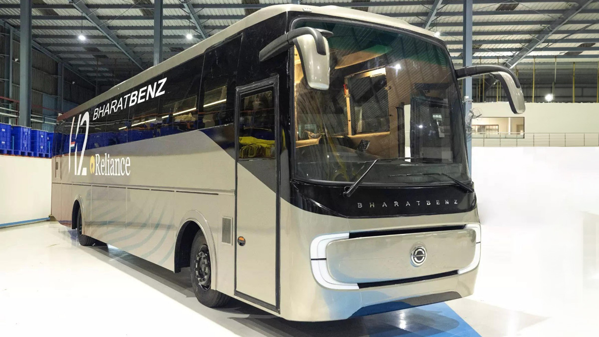 Bharat Benz & Reliance Industries Unveil Hydrogen-Powered Luxury Bus At ...