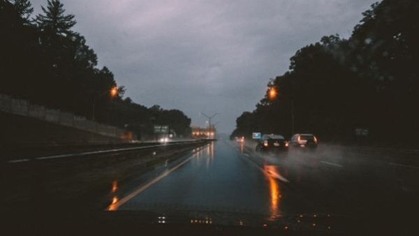 What is Hydroplaning? | Causes, Prevention, and Safety Tips - DriveSpark