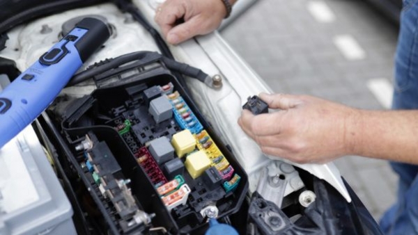 How To Troubleshoot Common Car Problems: A Basic How-To Guide - DriveSpark