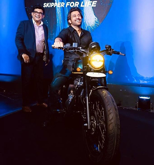 MS Dhoni Adds A Customised Jawa 42 Bobber To his Garage - DriveSpark News