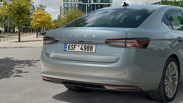 Top Things About The New Fourth-Gen Skoda Superb: Design, Features ...
