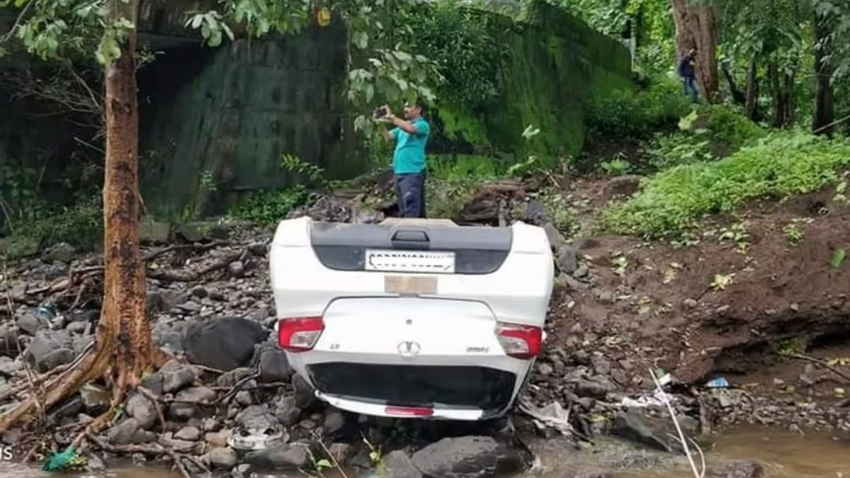 Tata Tiago Falls From Bridge: All 6 Occupants Safe - DriveSpark News