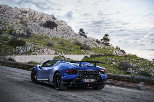 Lamborghini Huracán Evolution: Pioneering Tech And Design - DriveSpark News