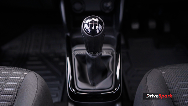 2024 Maruti Suzuki Swift Review (First Drive) - Driving Impressions ...