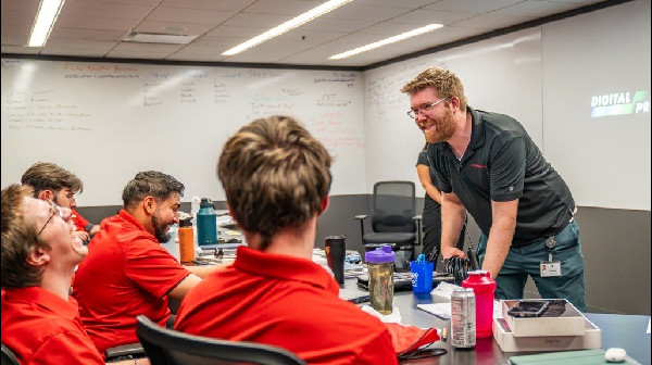 Porsche Marks 25 Years Of Excellence In Automotive Technical Training ...