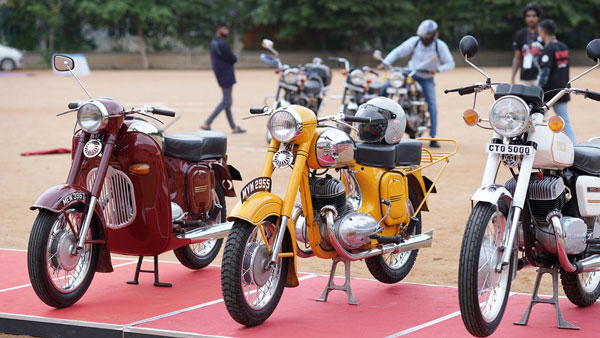 Over 5,000 Celebrate Jawa & Yezdi Heritage At International Day Event ...