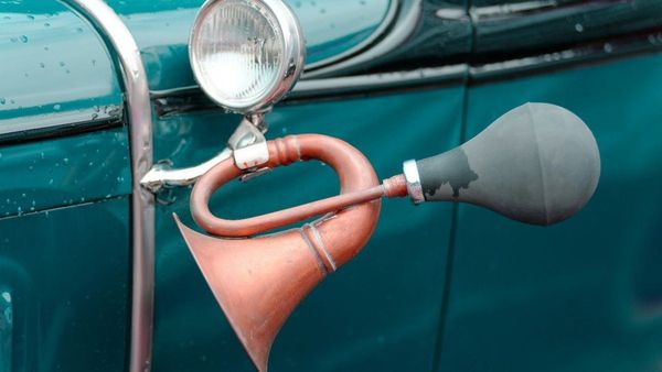 Honking in India: An Amusing Look at Our Unique Road Symphony - DriveSpark