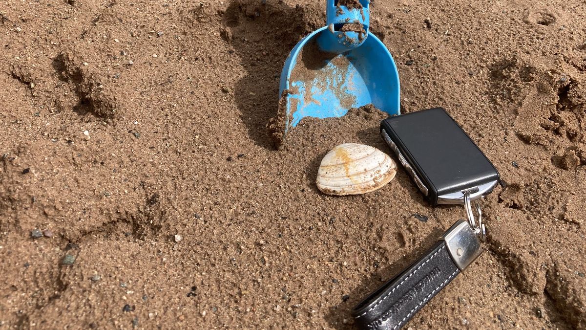 How To Keep Your Car Keys Safe At The Beach: Essential Tips ...
